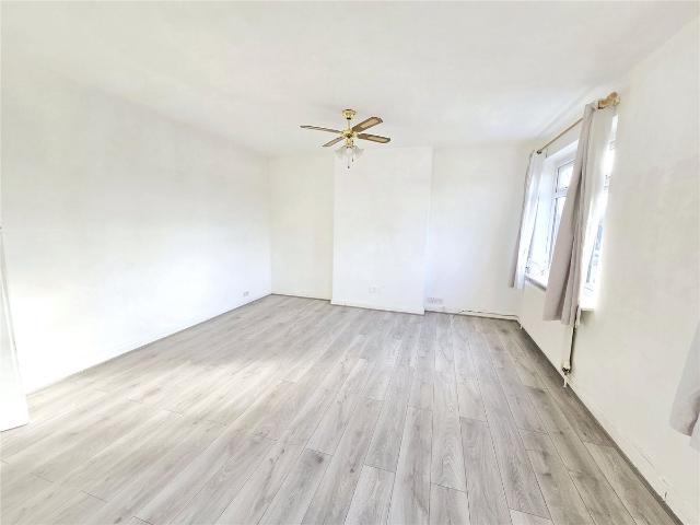 Kingsbury Road, London NW9, 1 bed flat to rent, £1,400 pcm | PrimeLocation