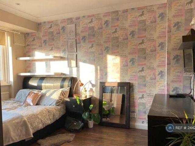Kingsbridge Rd, Morden Surrey, 1 Bedroom House