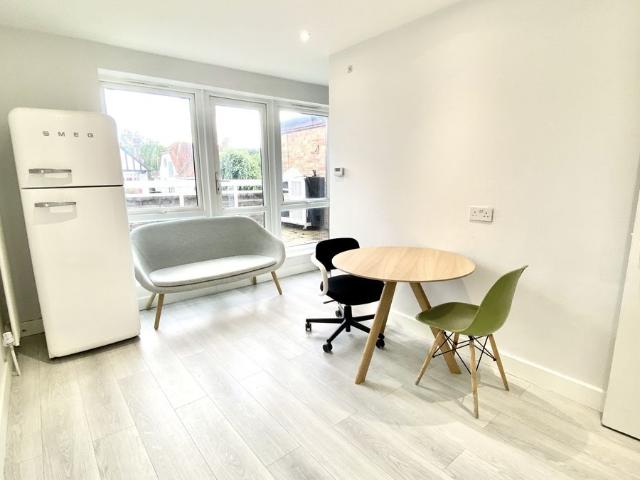 Kingscote, Hodford Road, Golders Green, London NW11, 1 bed flat to rent, £1,900 pcm | PrimeLocation