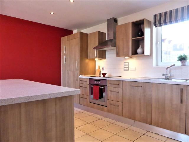 Kingscote Way, Brighton BN1, 3 bed flat to rent, £2,550 pcm | PrimeLocation