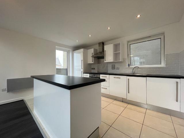 Kingscote Way, Brighton BN1, 3 bed flat to rent, £2,300 pcm | PrimeLocation