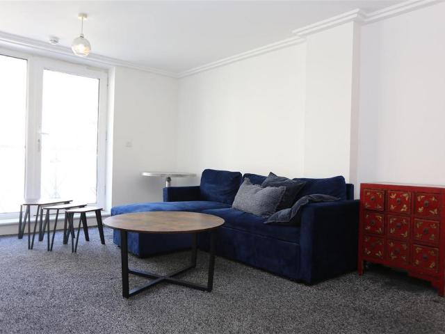 Kingscote Way, Brighton 2 bed flat to rent £1,850 pcm £427 pw