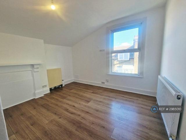 Kingscourt Road, London, SW16 1 bed flat to rent £1,550 pcm £358 pw