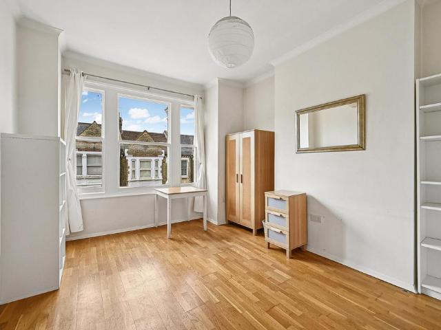 Kingscourt Road, LONDON 2 bed flat to rent £1,750 pcm £404 pw