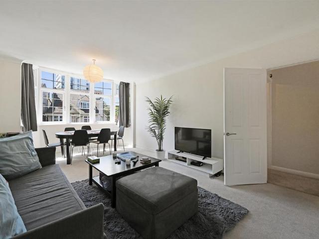 Kingscroft Road, London NW2 2 bed flat to rent £2,550 pcm £588 pw