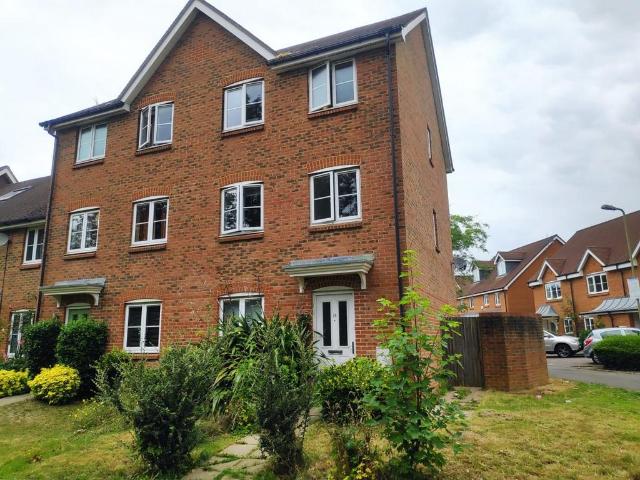 Kingsfield Way, Redhill 4 bed terraced house to rent £2,150 pcm £496 pw