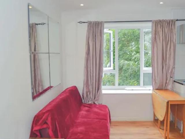 Kingsford Community School, Kingsford Way, East Ham, E6 5JG, United Kingdom | 1 bed apartment for rent #104194953 | Rentberry
