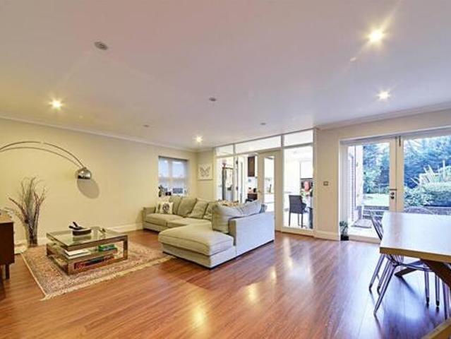 Kingsgate Avenue, Finchley, 3 Bedroom Flat