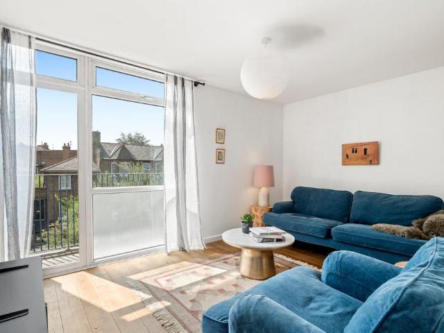 Kingsgate Estate, Tottenham Road. 2 bed flat to rent £3,500 pcm £808 pw