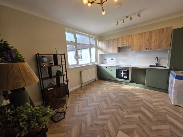 Kingsground, Eltham SE9, 2 bed flat to rent, £1,825 pcm | PrimeLocation