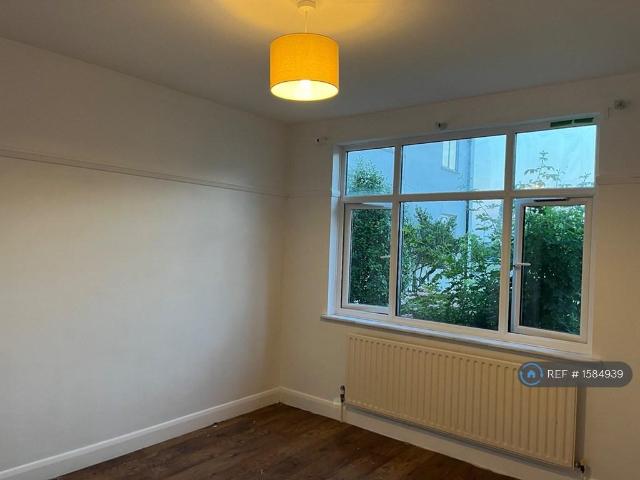 Kingsground, London, SE9 2 bed flat to rent £1,600 pcm £369 pw