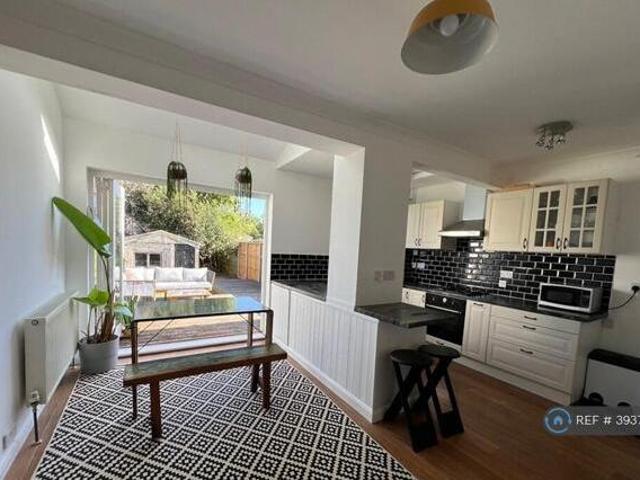 Kingshill Ave, Worcester Park, 3 Bedroom Terraced