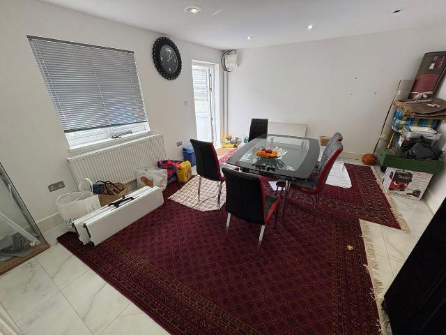 Kingshill Avenue, Northolt UB5, Studio to rent, £1,100 pcm | PrimeLocation