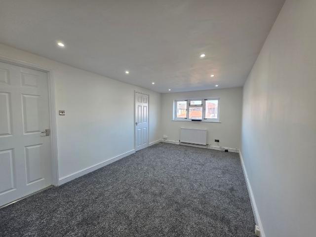 Kingshill Road, Swindon SN1, 1 bed flat to rent, £850 pcm | PrimeLocation