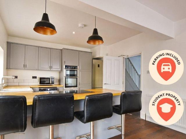 Kingsholm Road, Southmead, Bristol, BS10 6 bed semi detached house to rent £3,600 pcm £831 pw