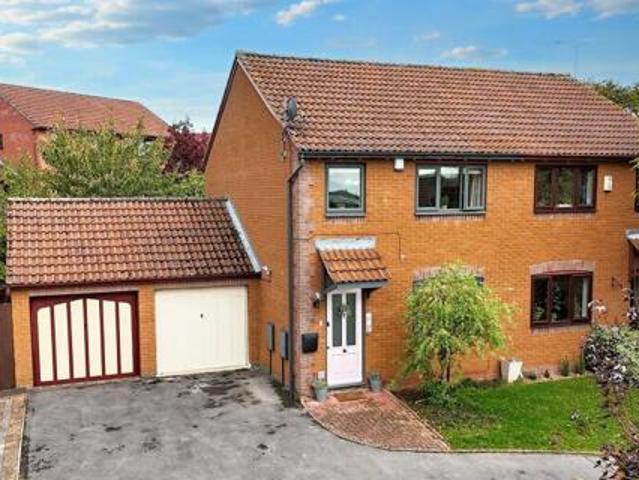 Kingsland Close, Stone, 3 Bedroom Semi detached