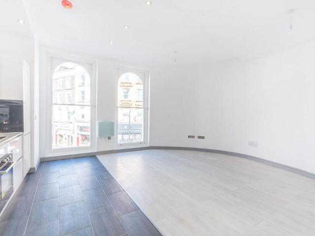 Kingsland High Street, Dalston. 2 bed flat to rent £3,000 pcm £692 pw