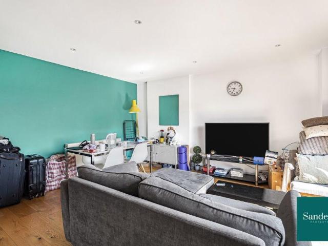 Kingsland Road, Hackney E2 2 bed flat to rent £3,000 pcm £692 pw