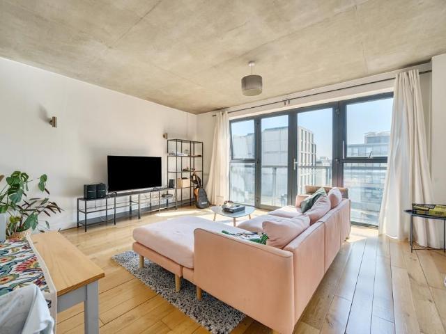 Kingsland Road, Hackney E2, 2 bed flat to rent, £3,250 pcm | PrimeLocation