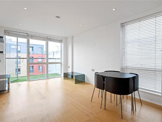 Kingsland Road, Hackney, London, E8 1 bed apartment to rent £2,150 pcm £496 pw