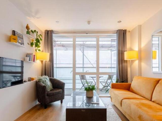 Kingsland Road, London, 1 Bedroom Flat