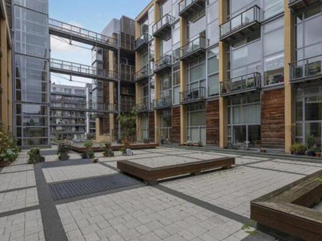 Kingsland Road, London, 2 Bedroom Flat