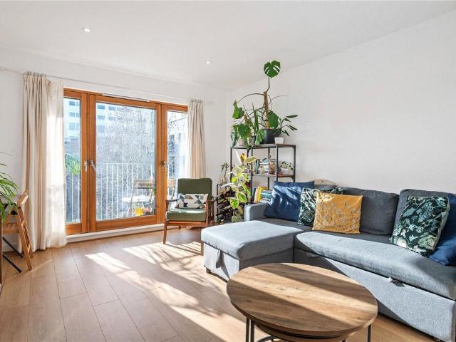 Kingsland Road, London, E2 2 bed duplex to rent £3,200 pcm £738 pw