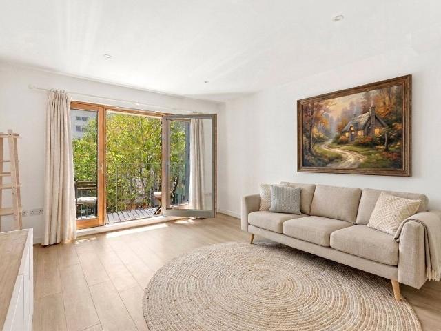 Kingsland Road, London E2, 2 bed flat to rent, £3,200 pcm | PrimeLocation