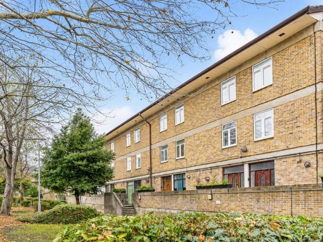 Kingsland Road, London, E2 4 bed terraced house to rent £4,200 pcm £969 pw
