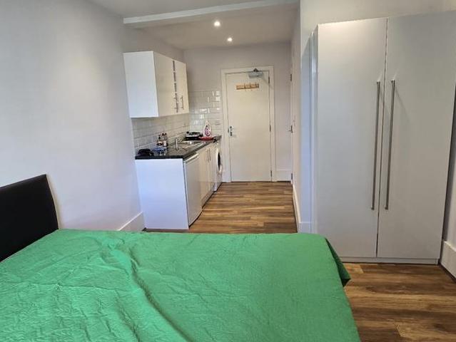 Kingsland Road, London, E2 Studio to rent £1,600 pcm £369 pw