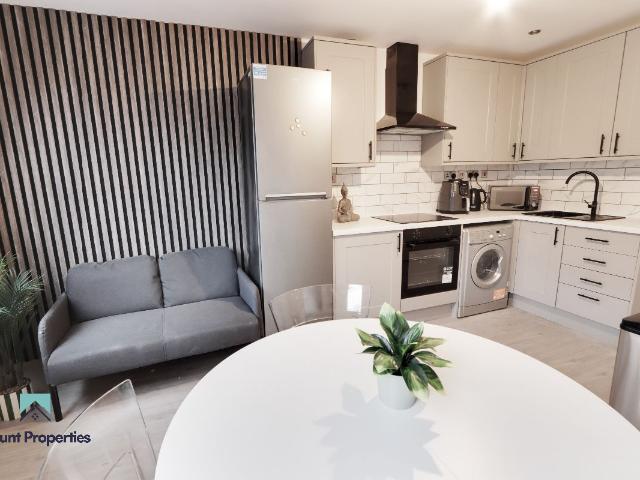 Kingsland Road, London E2, Room to rent, £950 pcm | PrimeLocation