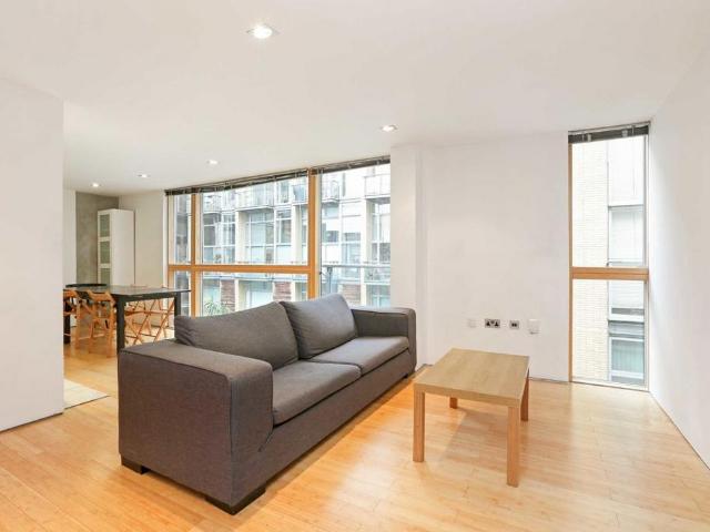 Kingsland Road, London E8 3 bed flat to rent £4,250 pcm £981 pw