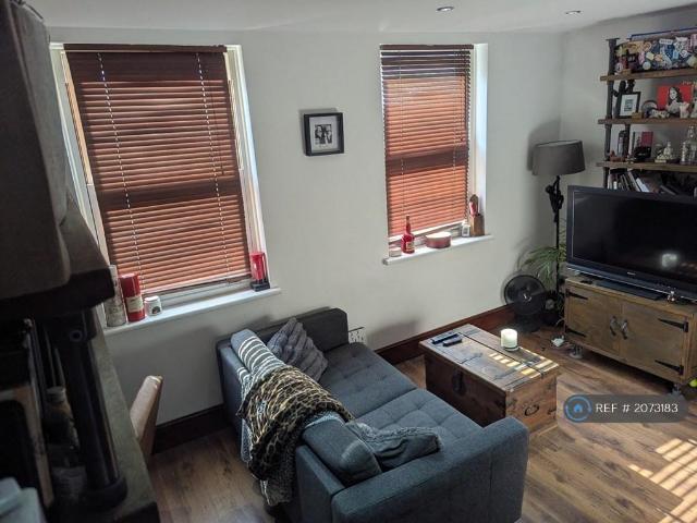 Kingsland Road, London, E8 1 bed flat to rent £1,800 pcm £415 pw