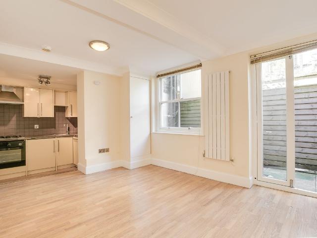 Kingsland Road, London E8, 1 bed flat to rent, £1,950 pcm | PrimeLocation