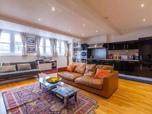 Kingsland Road, Shoreditch, London, E2 2 bed flat to rent £4,500 pcm £1,038 pw
