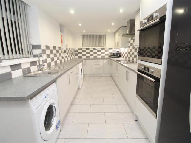 Kingsland Terrace, Pontypridd CF37 5 bed house to rent £2,250 pcm £519 pw