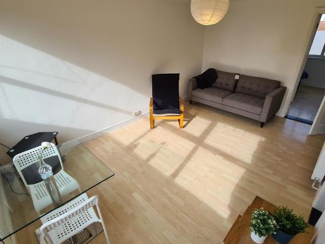 Kingsleigh Road, Heaton Mersey, Stockport SK4, 1 bed flat to rent, £900 pcm | PrimeLocation