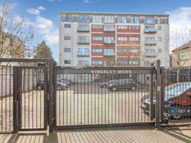 Kingsley Mews, Ilford, IG1 2 bed flat to rent £1,750 pcm £404 pw