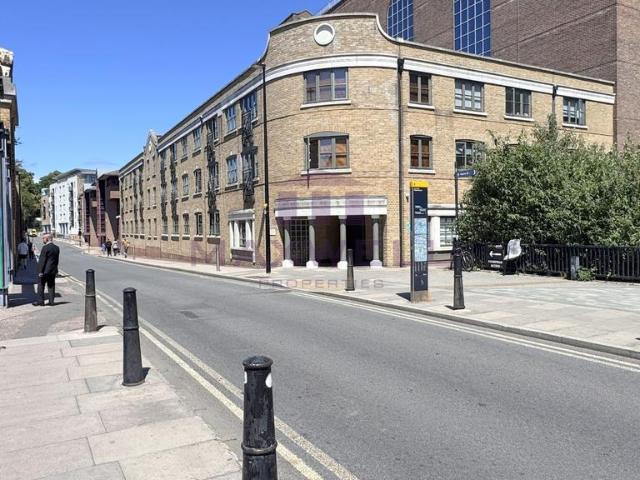 Kingsley Mews, London E1W 2 bed flat to rent £2,300 pcm £531 pw