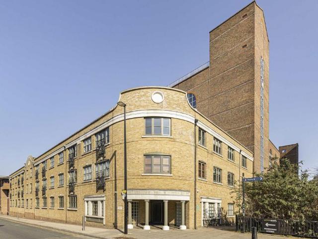 Kingsley Mews, London E1W 2 bed flat to rent £2,349 pcm £542 pw