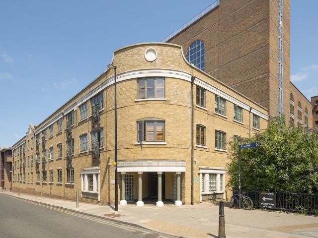 Kingsley Mews, Wapping E1W, 2 bed flat to rent, £2,500 pcm | PrimeLocation