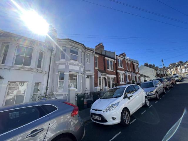 Kingsley Road, Brighton, East Sussex 1 bed flat to rent £1,050 pcm £242 pw