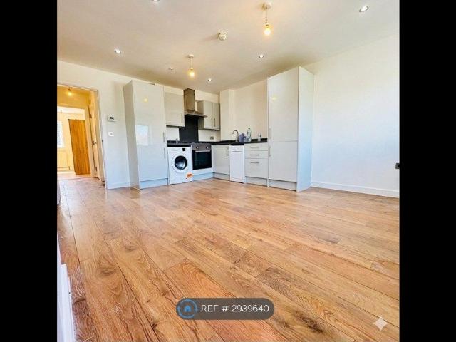Kingsley Road, Harrow HA2, 2 bed flat to rent, £1,800 pcm | PrimeLocation