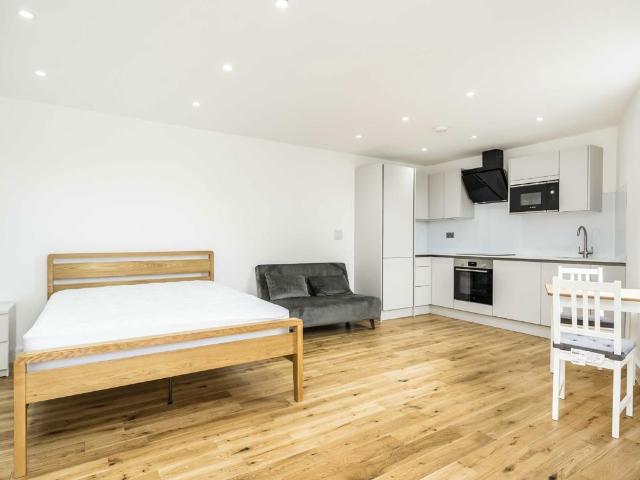 Kingsley Road, Haydon's Road SW19, Studio to rent, £1,500 pcm | PrimeLocation