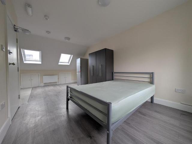 Kingsley Road, Hounslow Studio to rent £1,150 pcm £265 pw