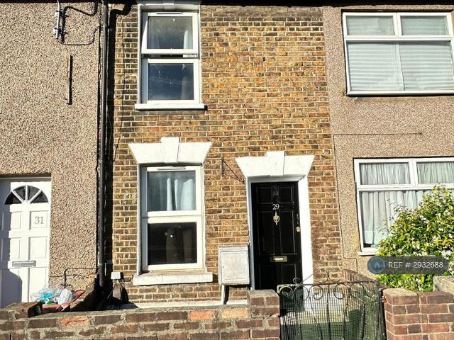 Kingsley Road, Hounslow, TW3 3 bed terraced house to rent £2,495 pcm £576 pw