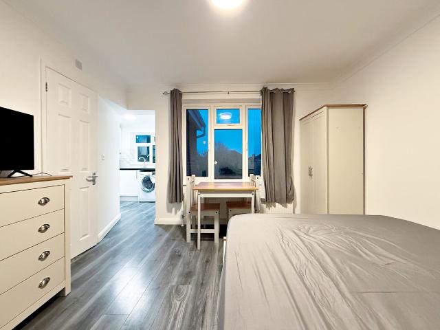 Kingsley Road, Hounslow TW3, Studio to rent, £1,150 pcm | PrimeLocation
