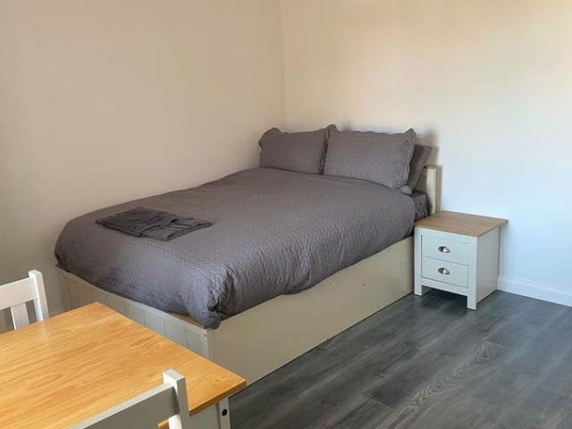 Kingsley Road, Hounslow TW3, Studio to rent, £1,250 pcm | PrimeLocation