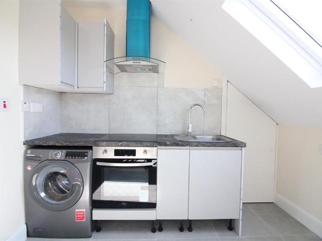 Kingsley Road, Hounslow TW3, Studio to rent, £1,295 pcm | PrimeLocation