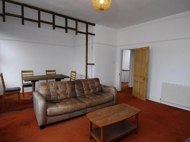 Kingsley Road, Plymouth PL4 2 bed flat to rent £1,525 pcm £352 pw